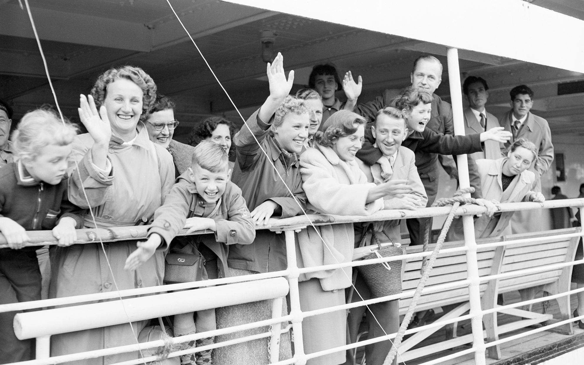 Second World War Defining Moments, 1939–1945 | 3.2 1940 Dunera Boys ...